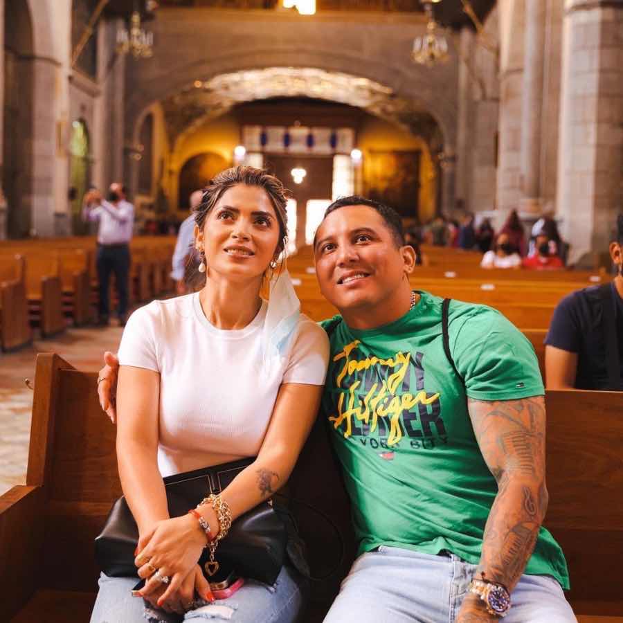 Edwin Luna y su familia vacacionan por las calles de Puebla