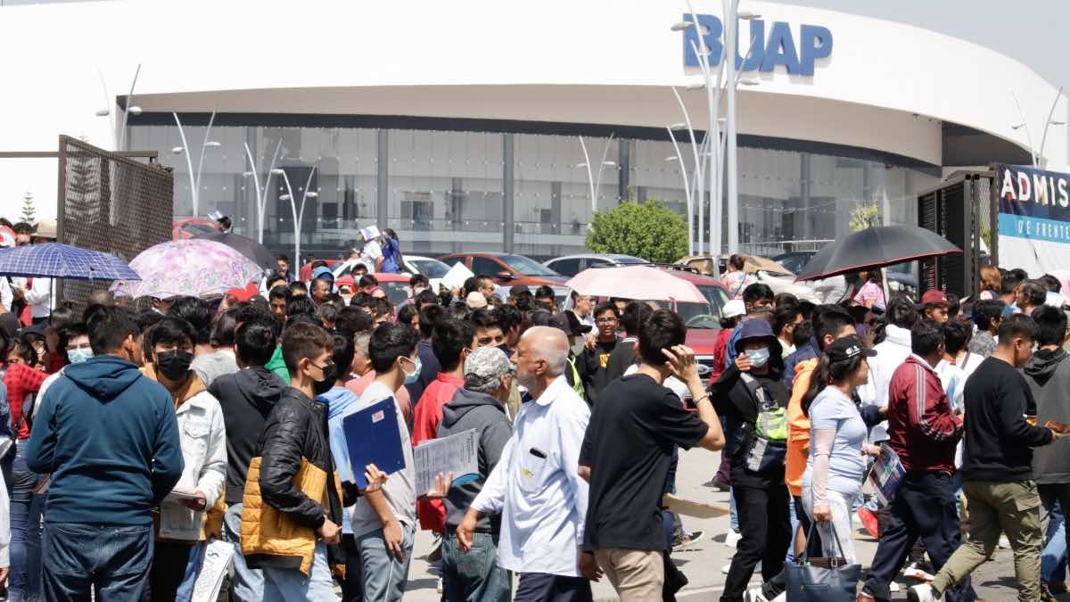 Más de 35 mil estudiantes celebran haber ingresado a la BUAP