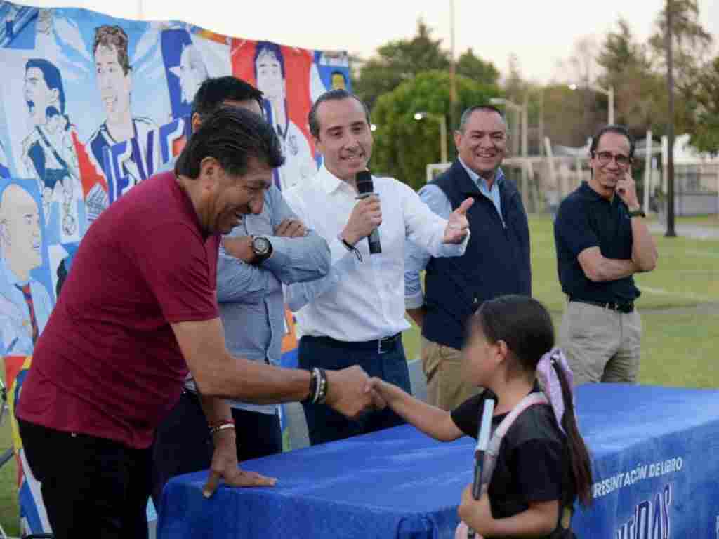 Presentan "Leyendas Enfranjadas" en Club Alpha 3