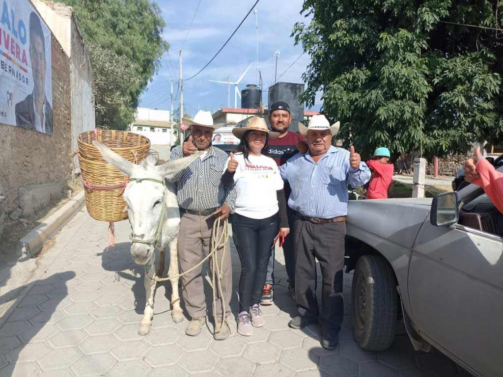 Ana Laura Sánchez recorre comunidades de Cañada Morelos