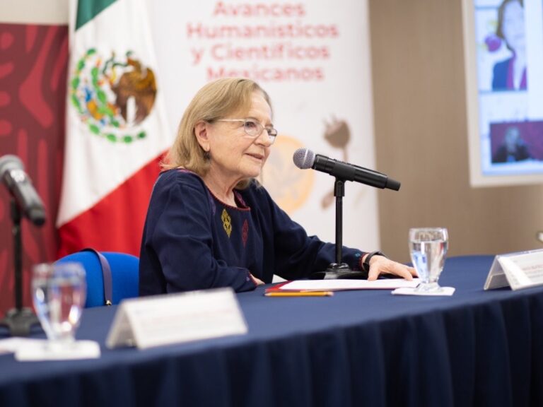 Ana María Beatriz Cetto Kramis imparte conferencia magistral en el Conahcyt