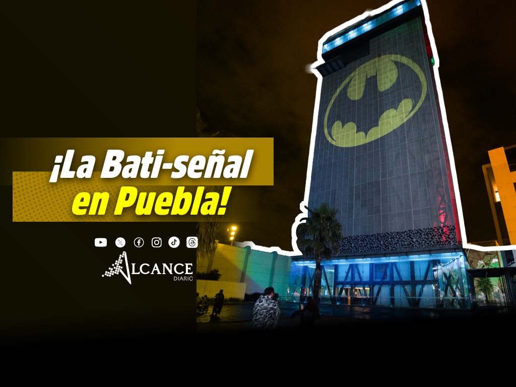 Bati-señal ilumina Teleférico de Puebla por aniversario de Batman
