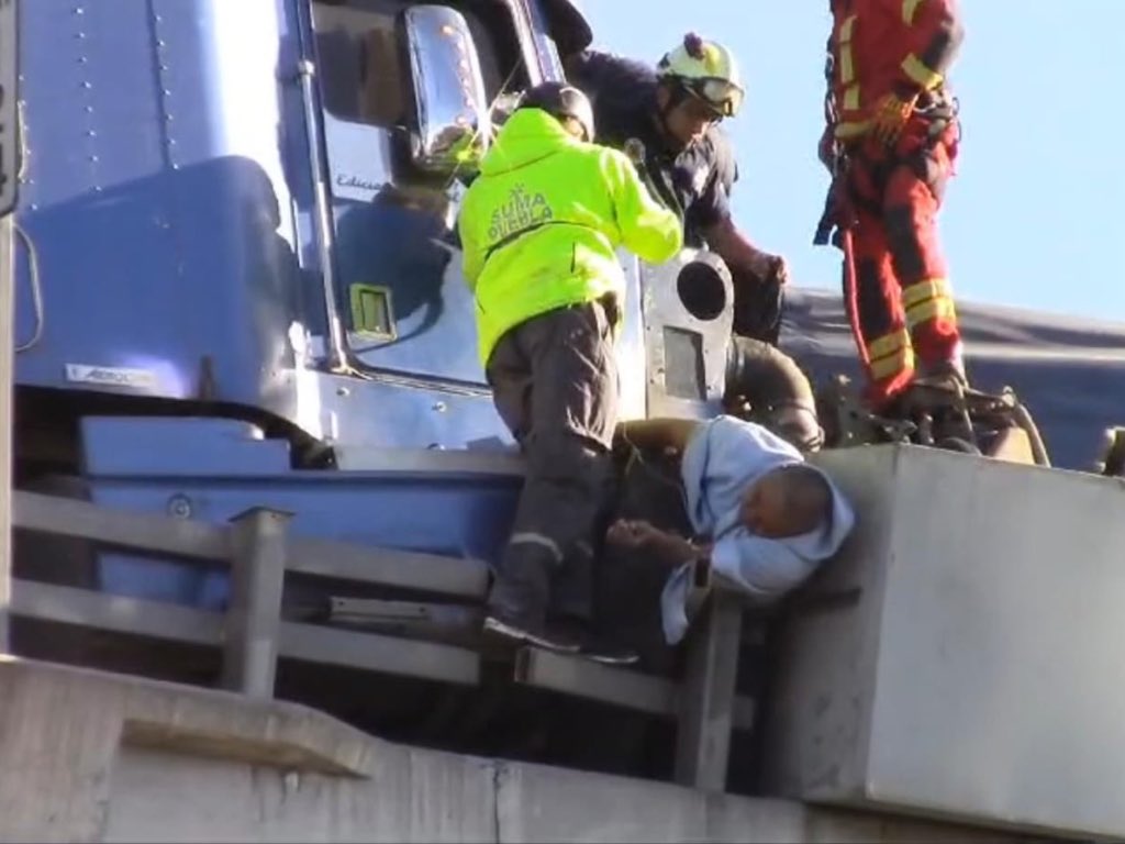 Hombre queda prensado tras accidente en segundo piso de la México-Puebla